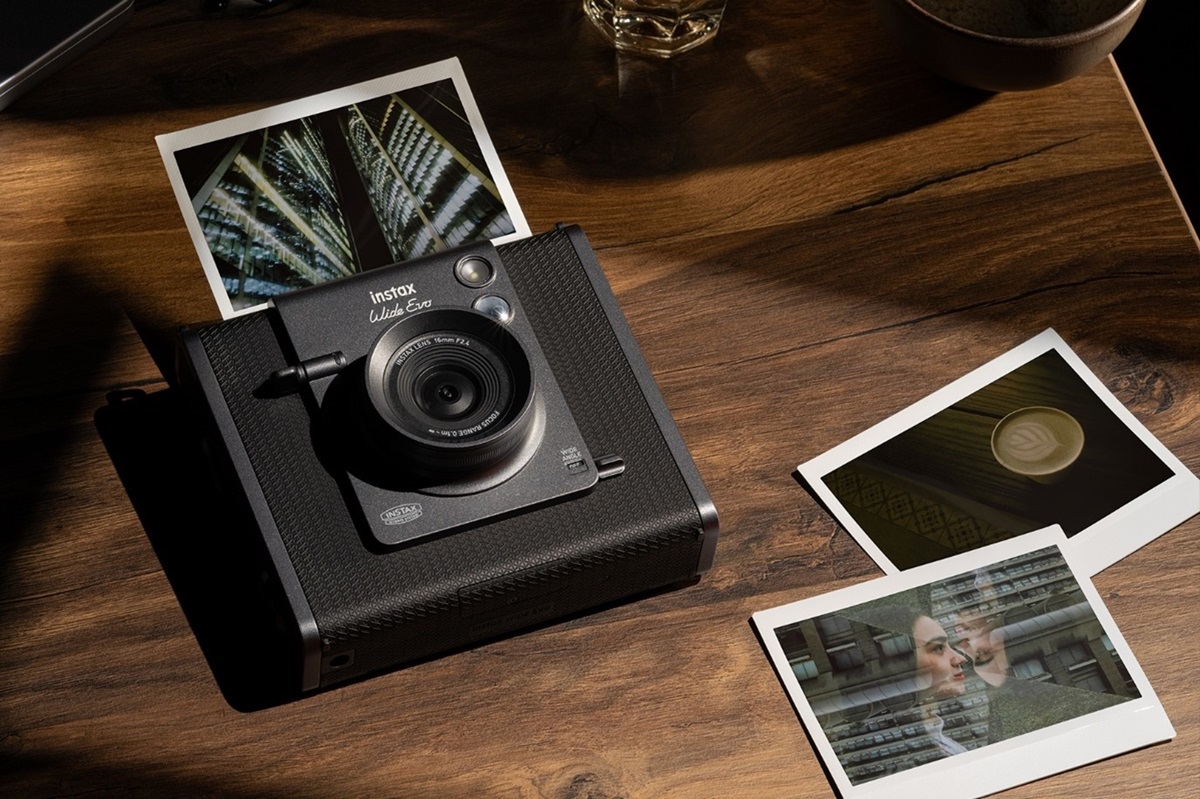 Fujifilm: Hybride Sofortbildkamera Instax Wide Evo vorgestellt